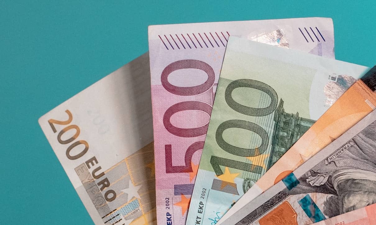 Elle « coûte cher » ou « coûte chère » ? orthographe